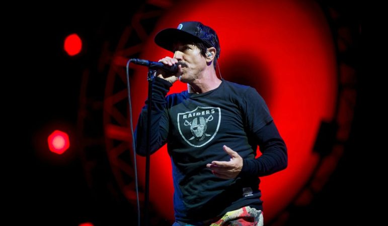 Red Hot Chili Peppers sprzedali swój katalog muzyczny za 300 mln ...